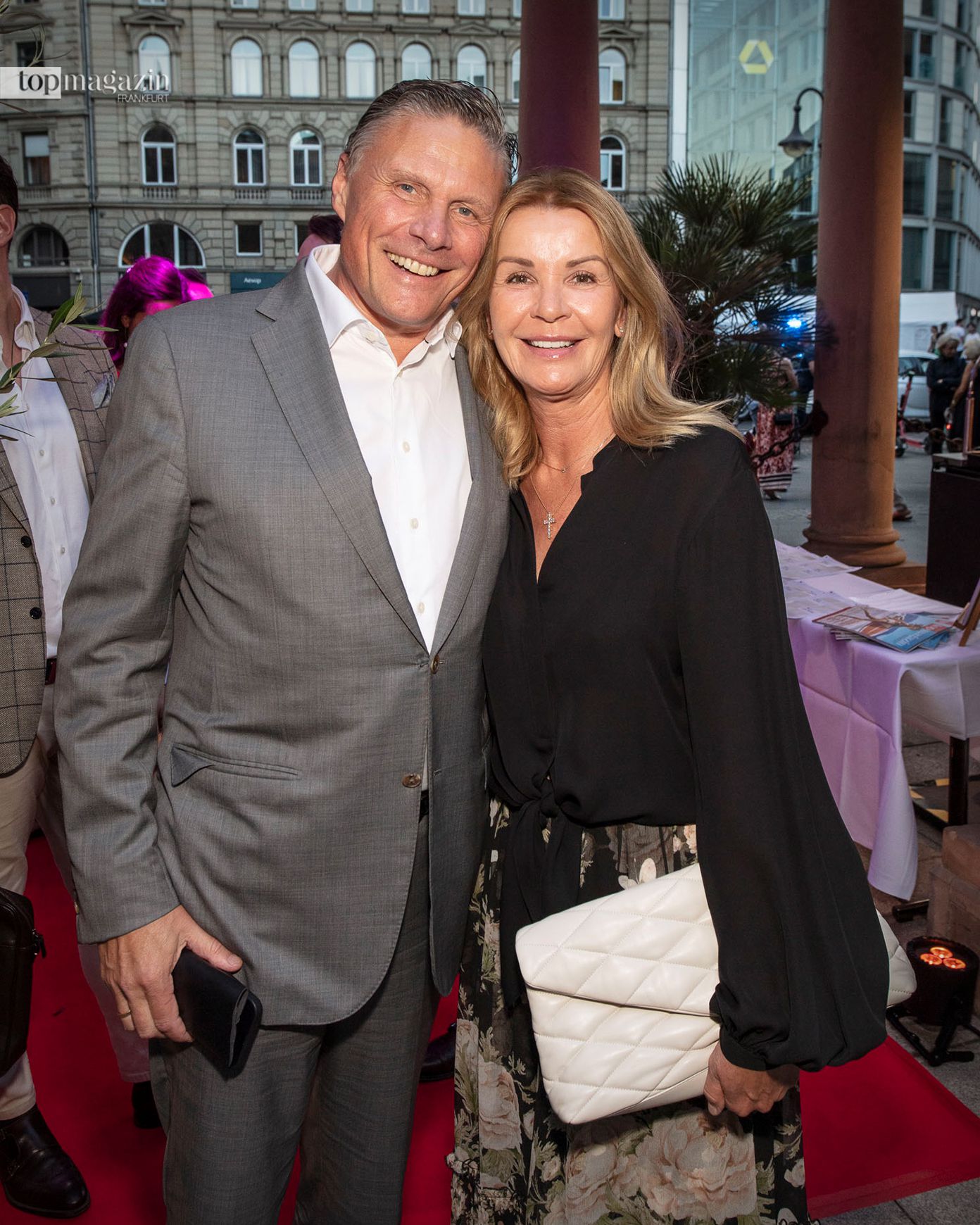 Top Lounge im Frankfurter Hof: Vom Grand Hotel ins Weltall