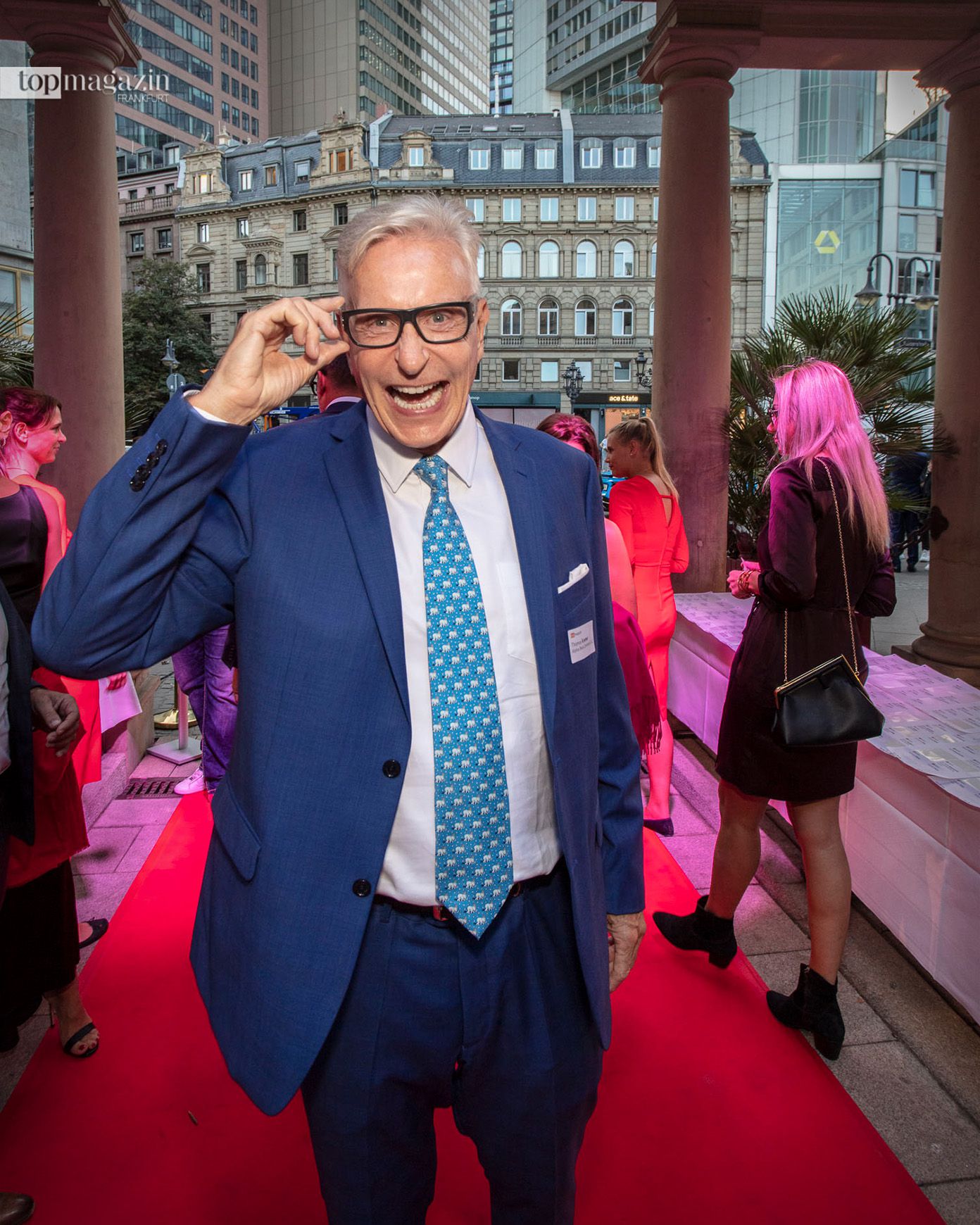 Top Lounge im Frankfurter Hof: Vom Grand Hotel ins Weltall