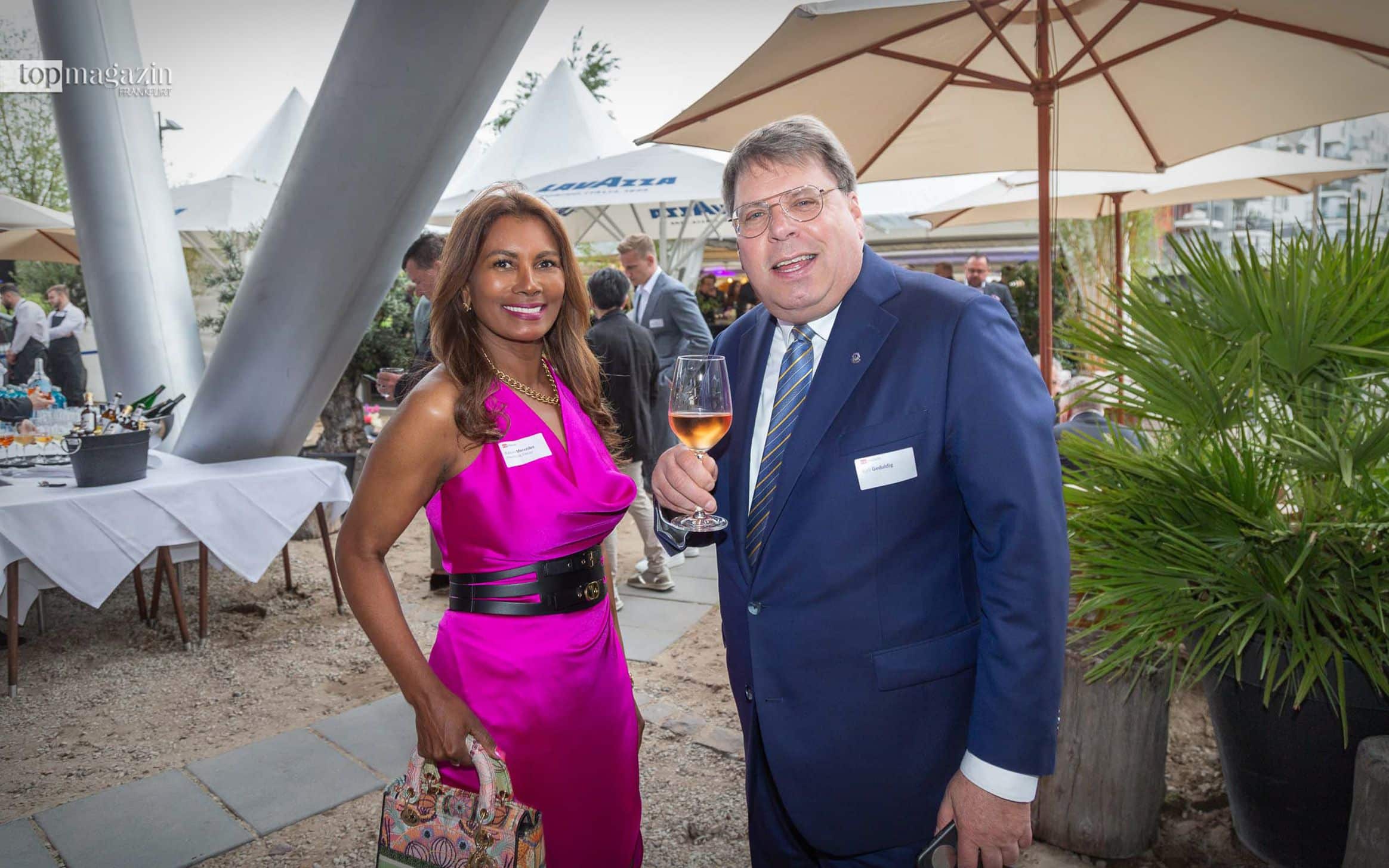 Top Lounge in der Frankfurter Botschaft: Business, Beach & BBQ